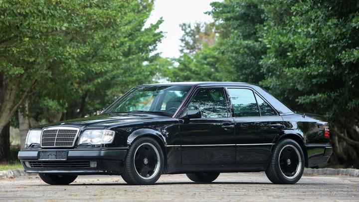 奔驰与保时捷合作打造？一对罕见的奔驰W124每辆仅需20万美元！ - 知乎