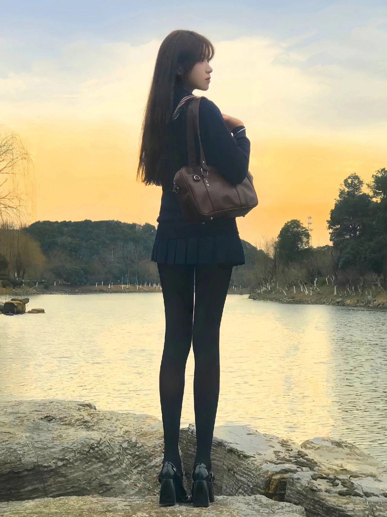 青春校园风+黑丝丨165cm 45kg黑丝+深蓝色水手服穿搭指南，打造青春校园风服饰搭配 - 知乎