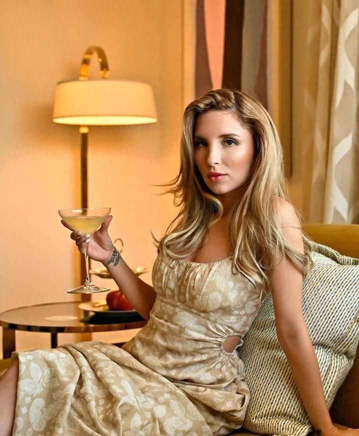 美国双馨女演员，派珀·佩里(Piper Perri),娇小体格下的强大活力 - 知乎