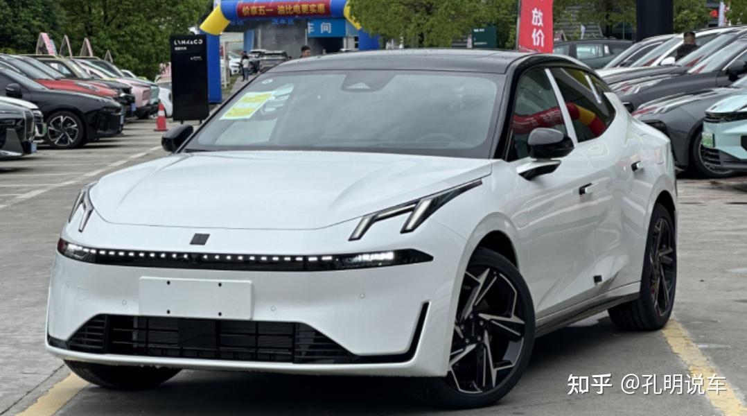领克07EM-P实车进店，造型比蓝鸟顺眼，魅族车机流畅，插混马力足 - 知乎