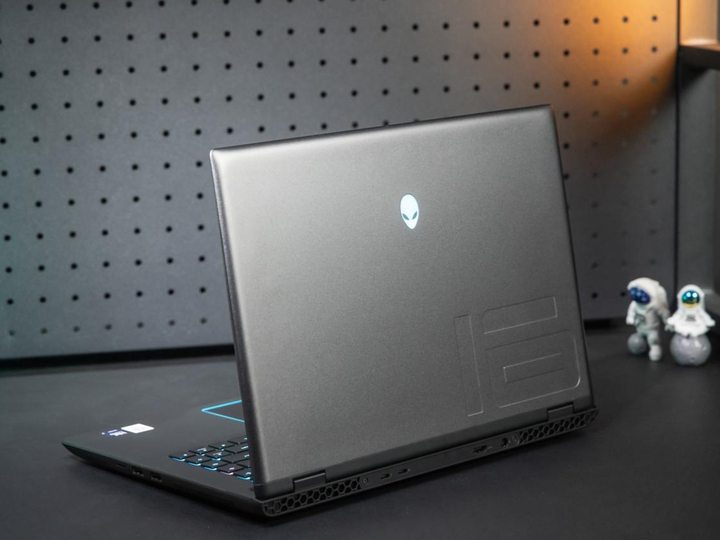 【TOP本色】高级质感和强劲性能并行，Alienware外星人m16 R2延续家族设计的“不妥协” - 知乎