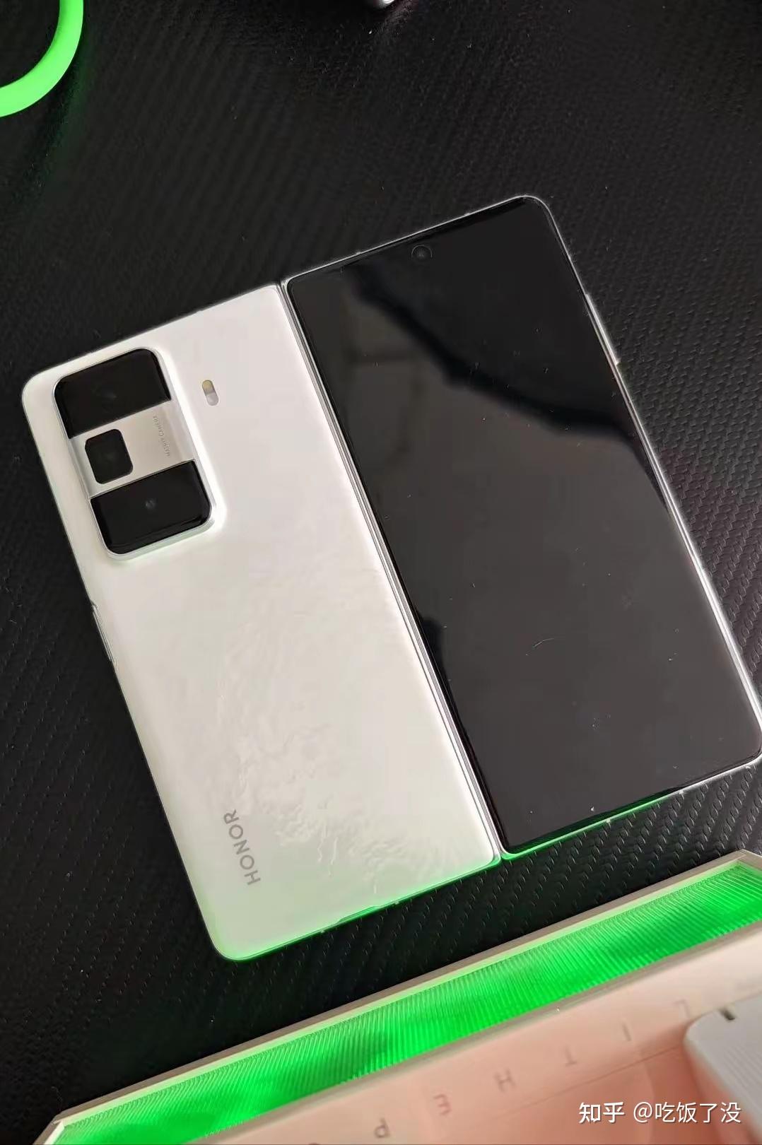 新发布的荣耀 Magic V3 和 Vs3 值得买吗，从直板机换折叠屏体验有哪些不同？