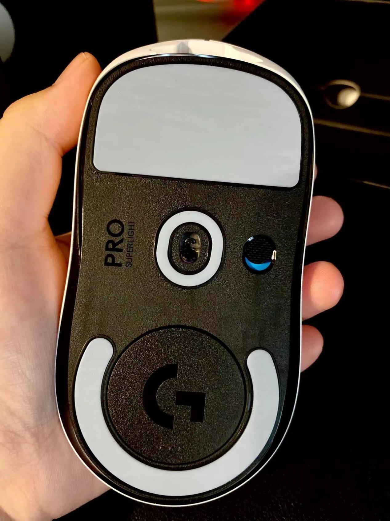 关于游戏鼠标罗技gpw一代与二代，哪一个更好?