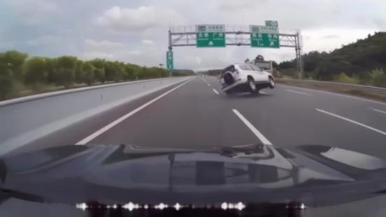 160km/h极限挑战！腾势N9鱼钩测试时速全球最高 - 知乎