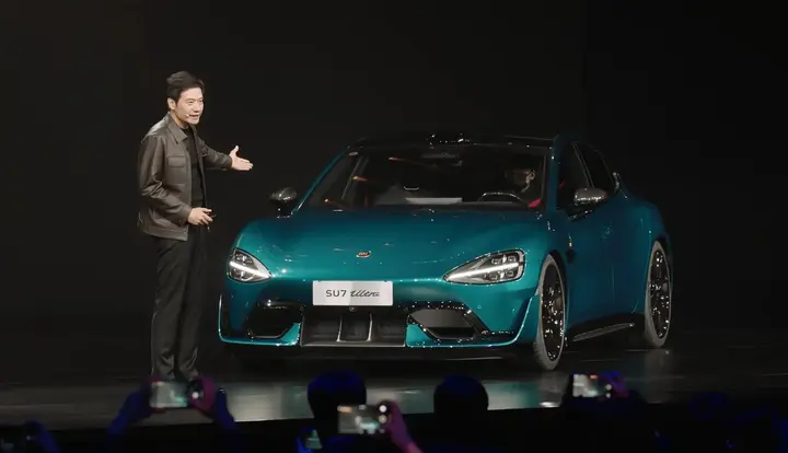 小米SU7 Ultra具体有那些配置，有什么亮点，高配和低配有哪些区别以下是小米SU7 Ultra的核心配置解析，基于公开信息整理（注：最终参数以小米官方发布为准）： - 知乎