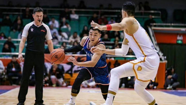 CBA3消息！又一张大罚单出炉，高诗岩惨遭下放，上季亚军第3外援到位 - 知乎