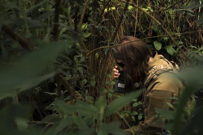 评测 | 看看老外是怎么评价这款装B神机TCA PRC-152的 - 知乎