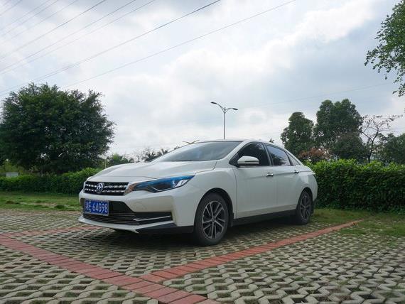 舒适省油省心国民实用家轿——启辰D60 - 知乎