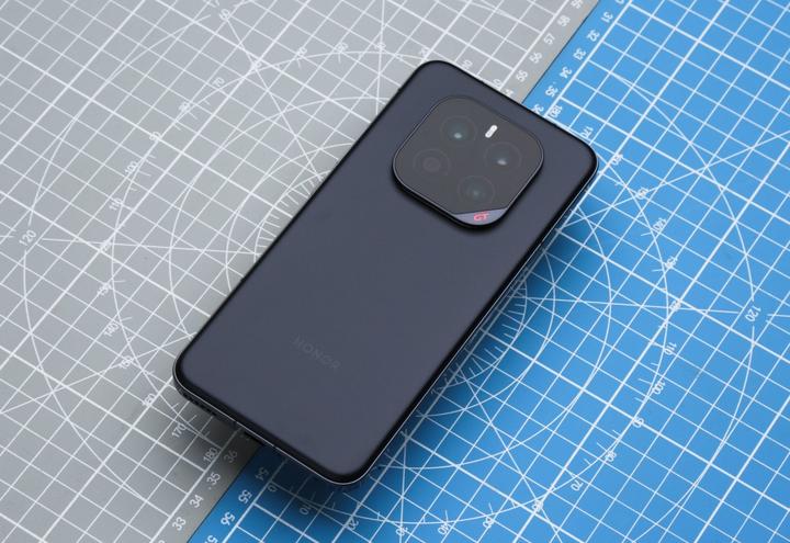 力大砖飞，荣耀GT Pro评测：3199元起的骁龙8E领先版+7200mAh电池 - 知乎