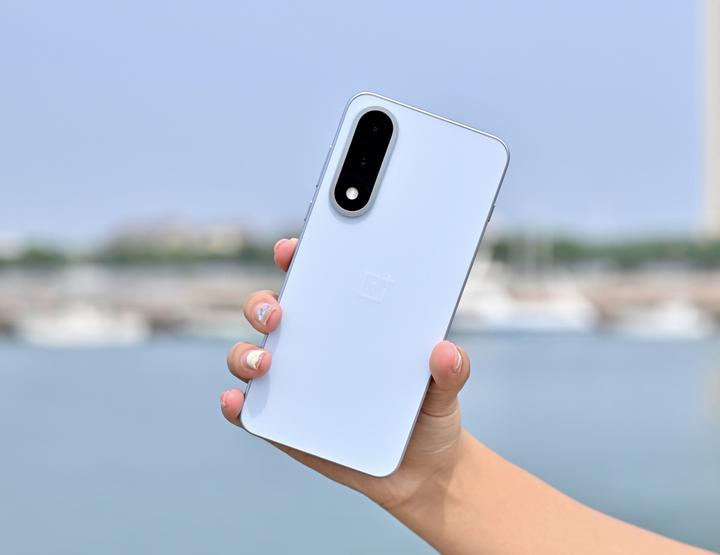 一加太猛了！天玑9400+6700mAh+144Hz高刷，512GB才卖2549元 - 知乎