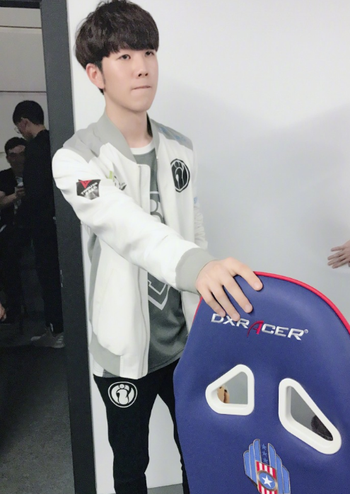 LPL全明星来袭，Theshy苦练大乱斗，斗鱼Doinb有望对阵SHY哥 - 知乎