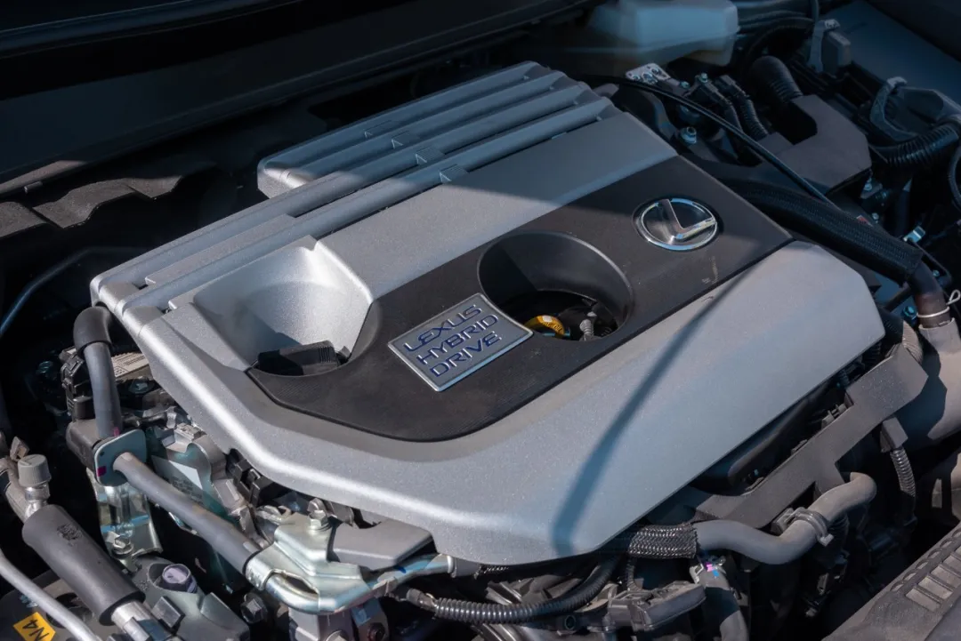 试驾雷克萨斯UX 260h：豪华藏在深处，实力不动声色 - 知乎