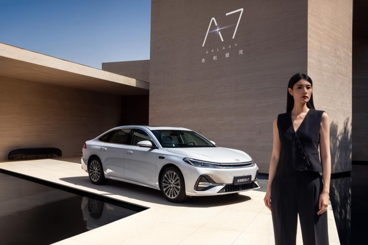 吉利银河A7全球首秀，2L级油耗，瞄准家轿王！ - 知乎