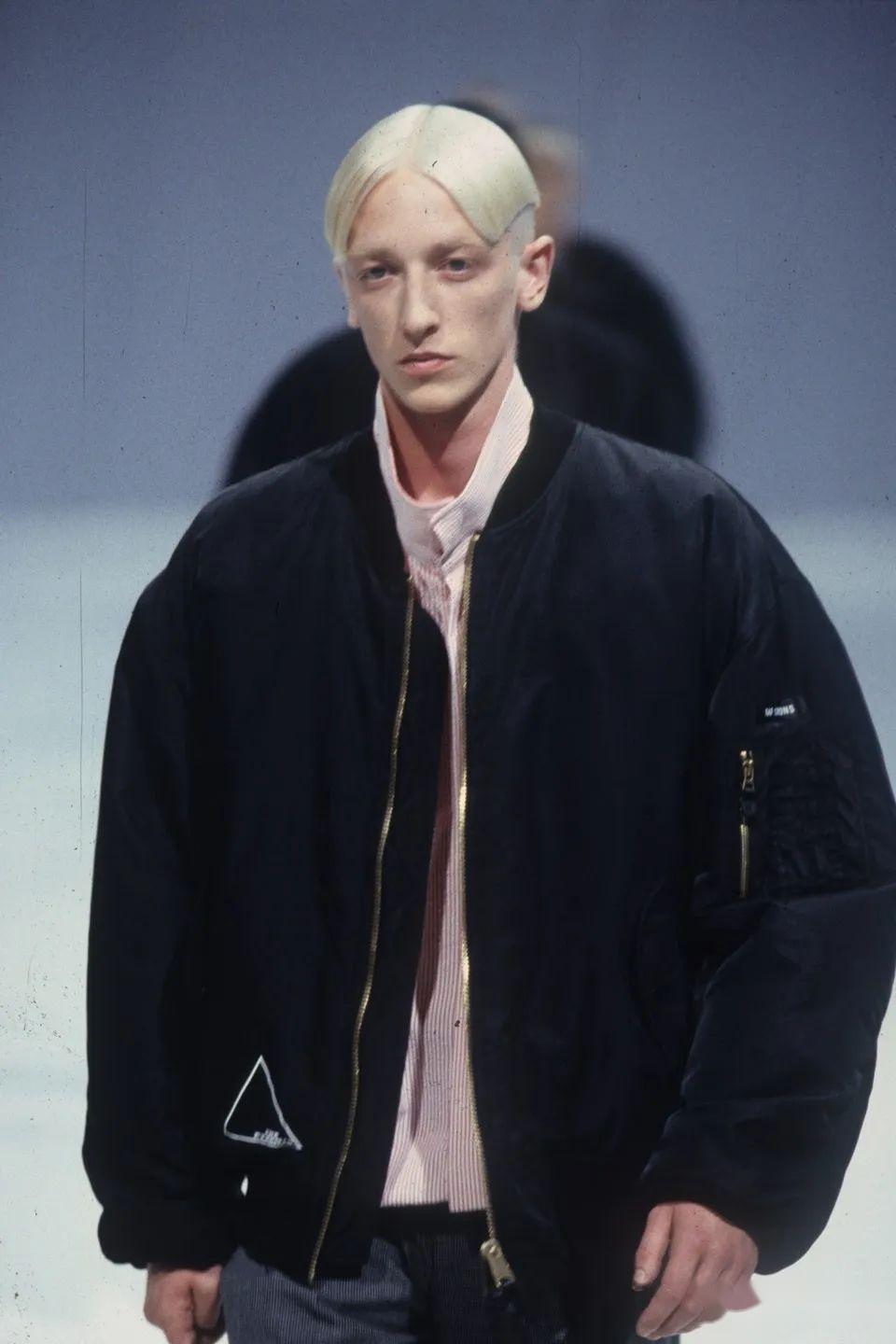 永远热泪盈眶的叛逆少年，一起回顾Raf Simons 27年设计生涯的经典时刻。 - 知乎