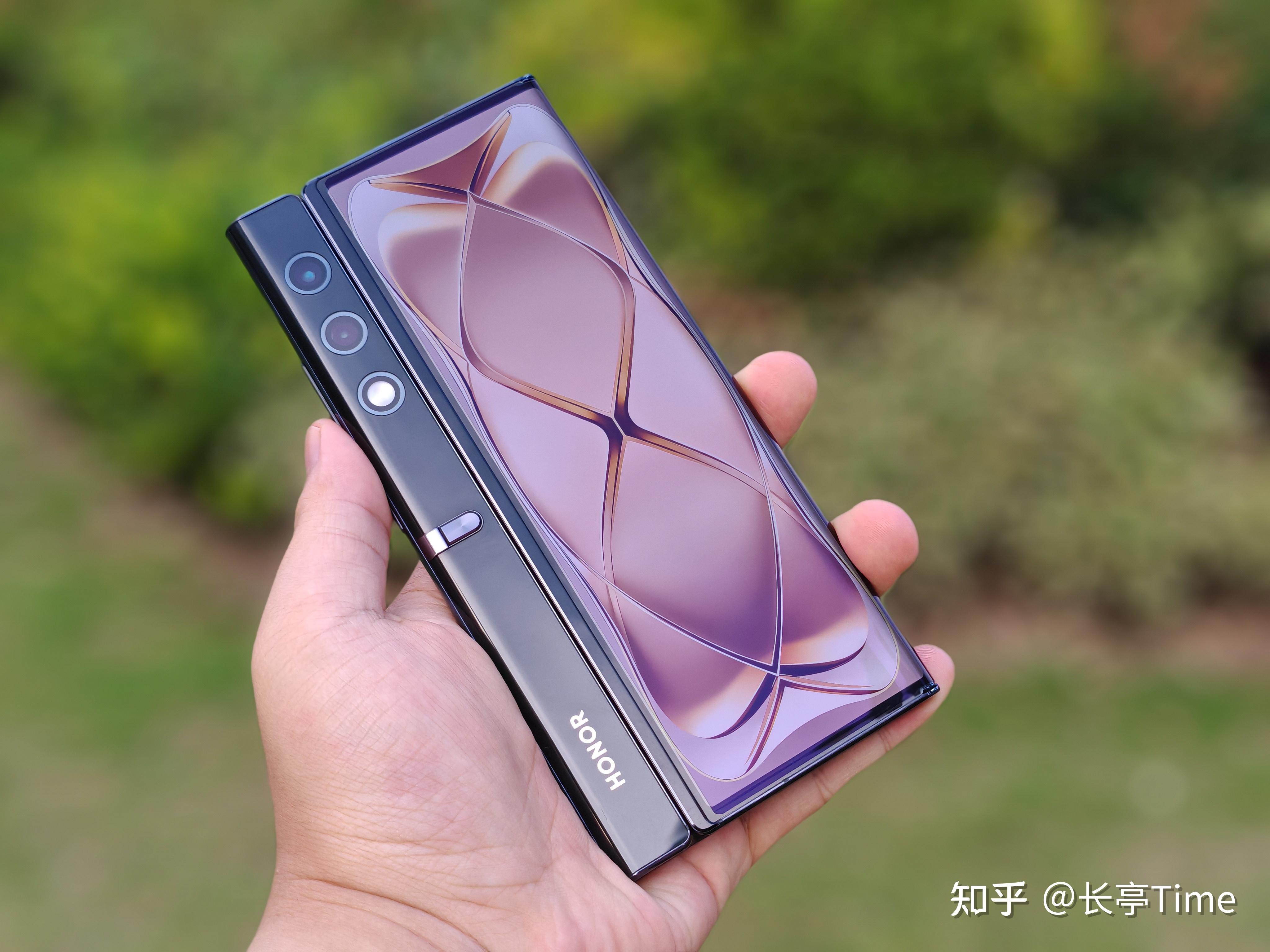 荣耀出了Magic V2、Magic Vs2、V Purse三款折叠屏，作为消费者应该怎么选？ - 知乎