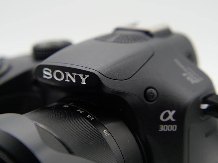 SONY a3000测评 | 索尼最奇葩相机，一台假装单反的微单 - 知乎