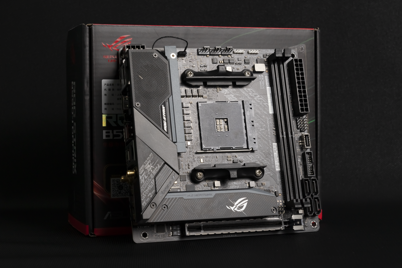 信仰与颜值并存！华硕 ROG STRIX B550-I GAMING 拆解评测