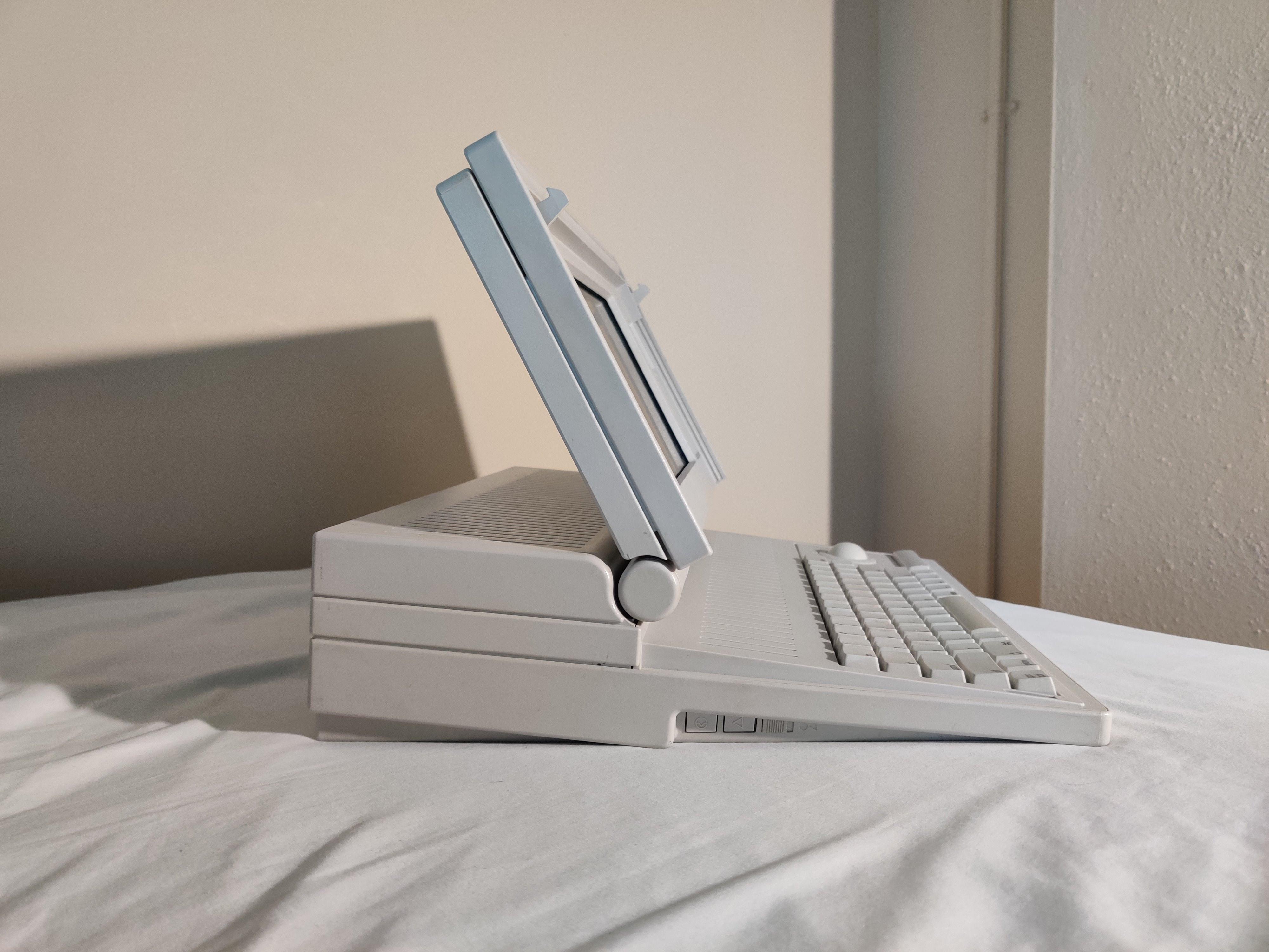 迟到30年，苹果首台笔记本Macintosh Portable（1989）体验 - 知乎