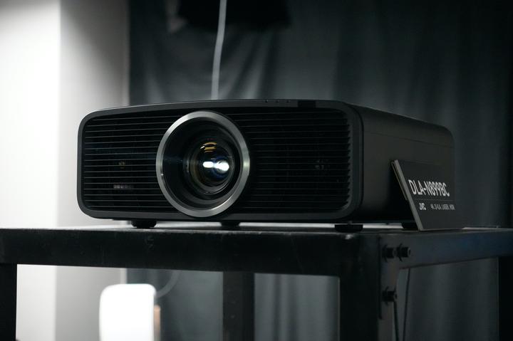 JVC 2025 原生 4K 激光投影机新品发布会：更小更轻！更真实的影院体验！ - 知乎