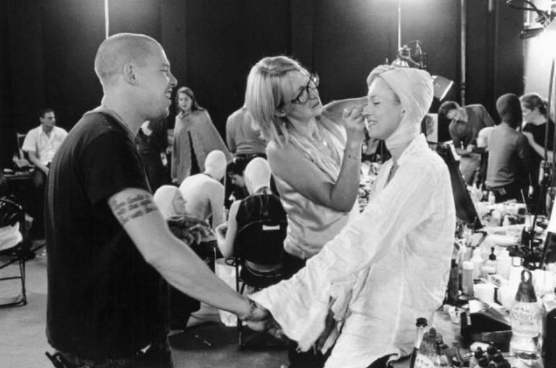 楚门的世界 | Alexander McQueen SS 2001 ‘Voss’ - 知乎