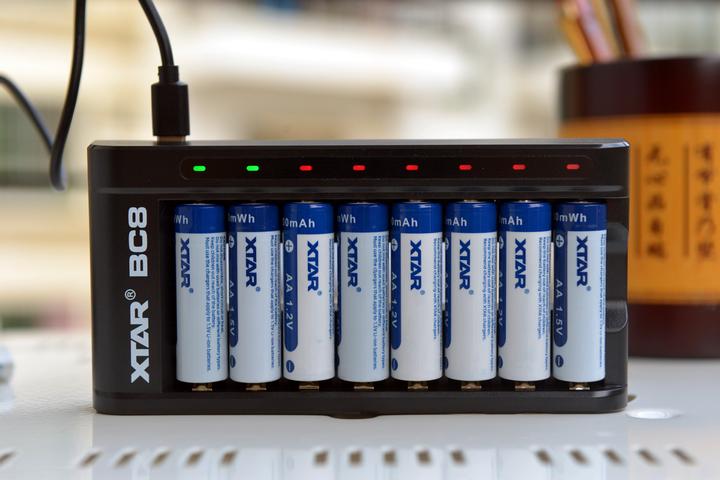 混充快充多槽充电器--XTAR BC8 - 知乎