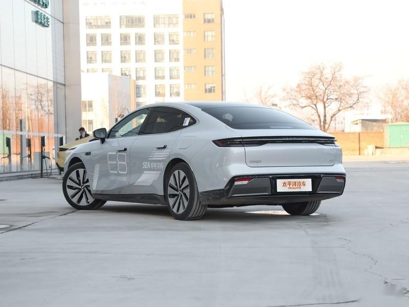 17.58万起售 吉利银河E8上市 SEA架构打造/45英寸8K大屏+8295芯片 - 知乎