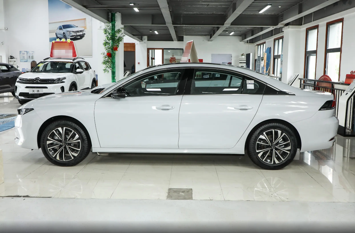 法系诚意不足？全新标致508L起步16.37万，颜值能打，依然1.8T - 知乎