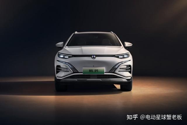 31.98-32.68 万元，搭载云辇 -C 系统，腾势 N8 正式上市 - 知乎