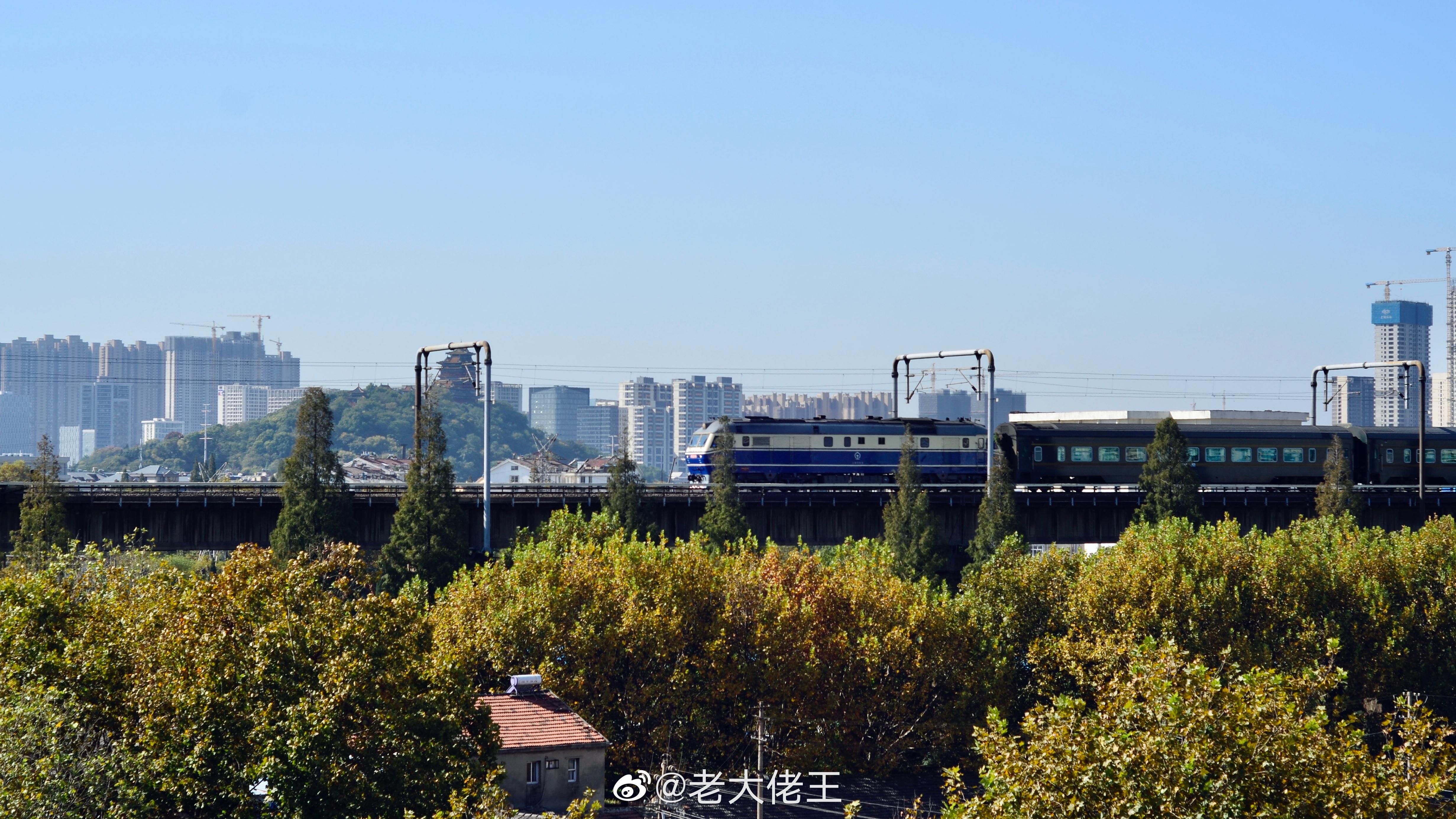 想问一下目前还有那些列车车次使用得是BSP 25T车底? - 知乎