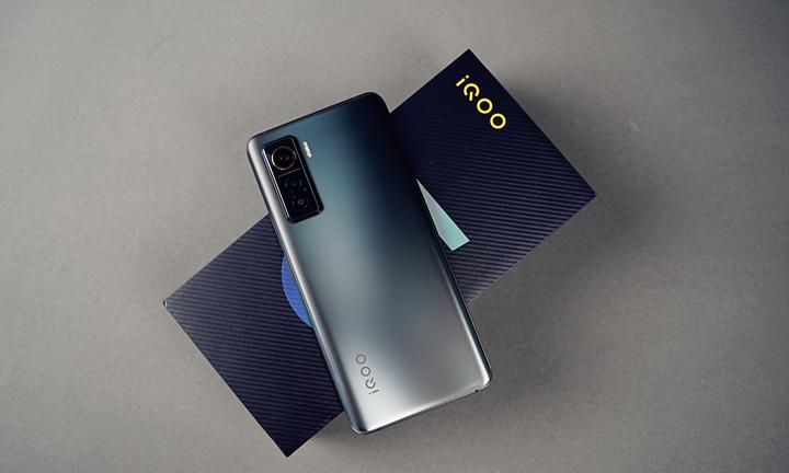 iQOO 5评测来了！这回真的找不到缺点？ - 知乎