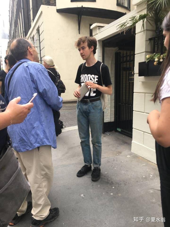 如何评价英国演员Alex Lawther？ - 知乎