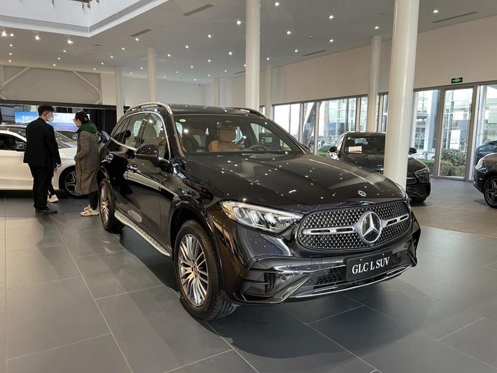 全新GLC实车已到4S店，S级内饰全新外观，Q5L和X3完全无力招架？ - 知乎