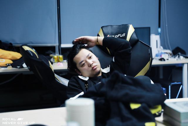 Cat坐稳首发，六点六再次沦为替补！RNGM能杀出重围吗？ - 知乎