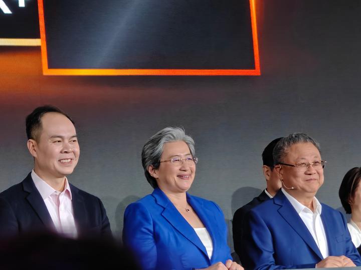 【现场版】苏姿丰出席AMD AIPC创新峰会，锐龙AI Max怎么样？！ - 知乎