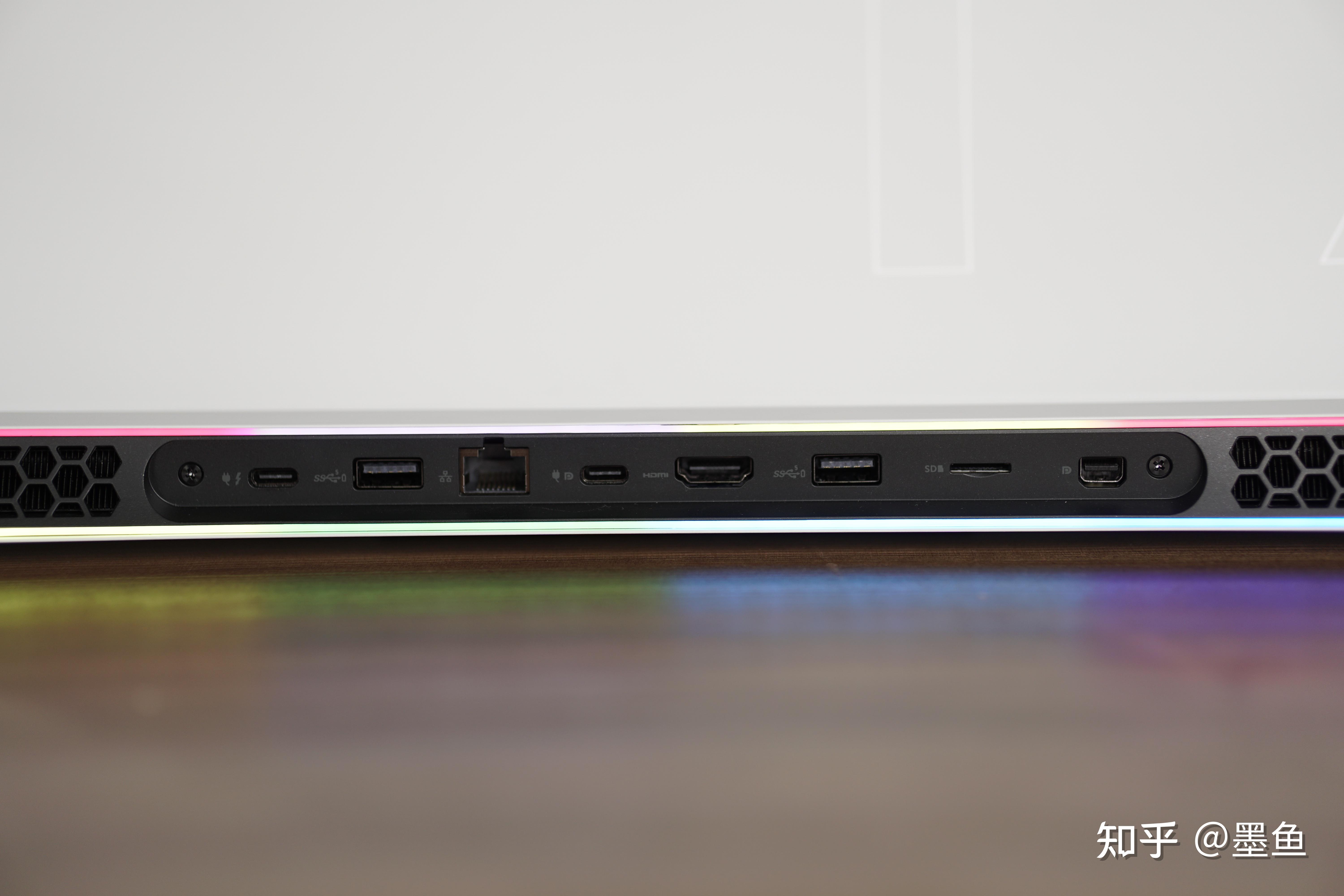 四个风扇的性能怪兽——外星人Alienware X17 外观&拆机 - 知乎