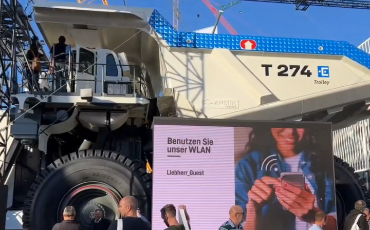 (先睹为快)2022世博会利勃海尔T274新型全电动自卸车展示 - 知乎