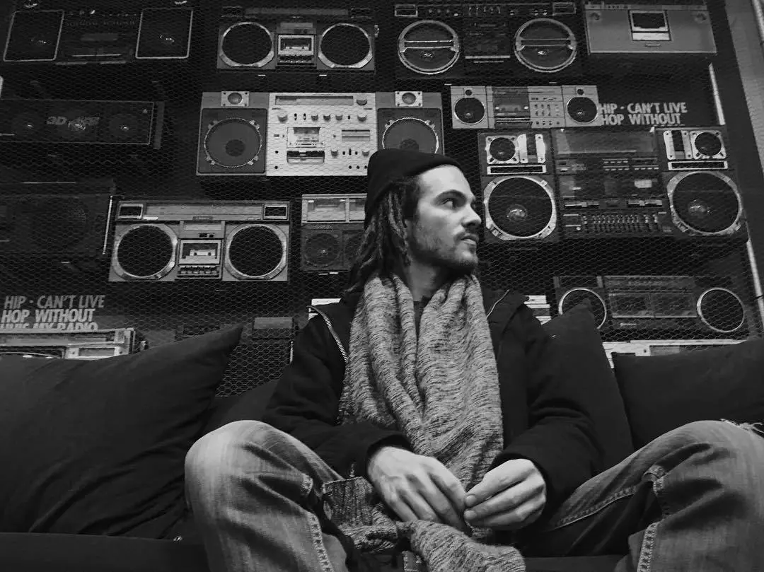 传统还是未来？FKJ：我全都要 - 知乎