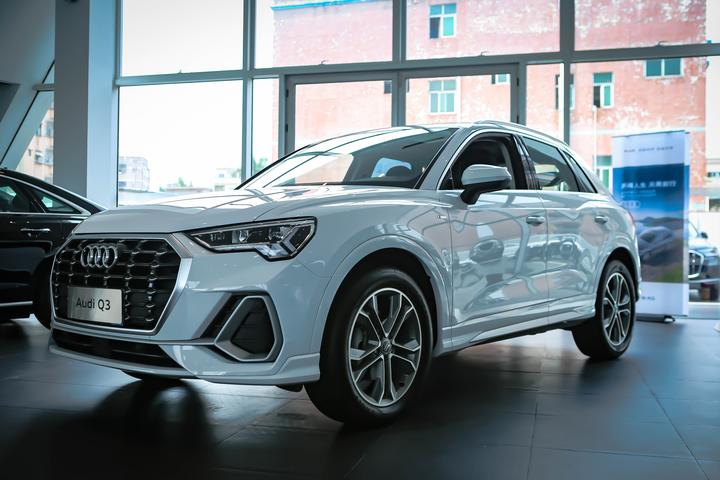 静态体验全新奥迪Q3，后排空间提升，搭2.0T引擎，颜值还很高 - 知乎