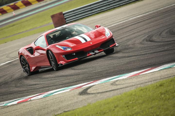 在法拉利自家后院的赛道上飙法拉利是一种什么样的感受 - 知乎