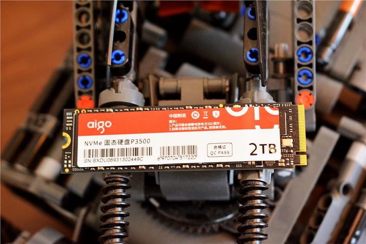 国产固态硬盘大跳水，aigo P3500来了， 装机好时刻 - 知乎