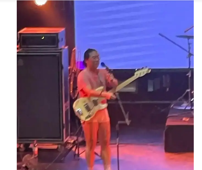 暴力香槟乐队表演时脱裤被行拘,50年后,中国版嬉皮士还是来了 知乎
