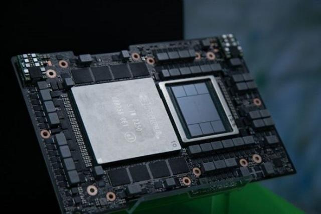 抢HBM芯片！英伟达预付数十亿“巨款”锁定这两家产能 - 知乎