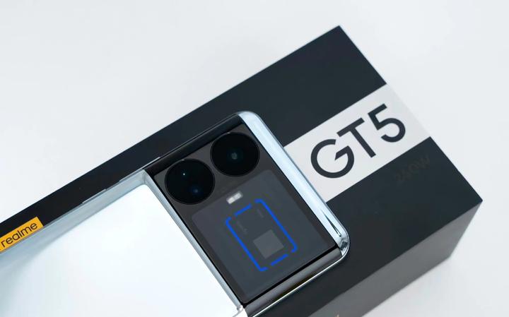 如何评价最新发布的真我GT5，有哪些亮点值得关注？相比真我GT Neo5、一加 Ace 2 Pro、红米K60 至尊版有什么优缺点？ - 知乎