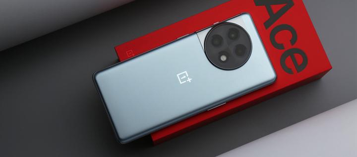 站起来了！一加Ace 2评测：2799元起的曲屏骁龙8+ - 知乎