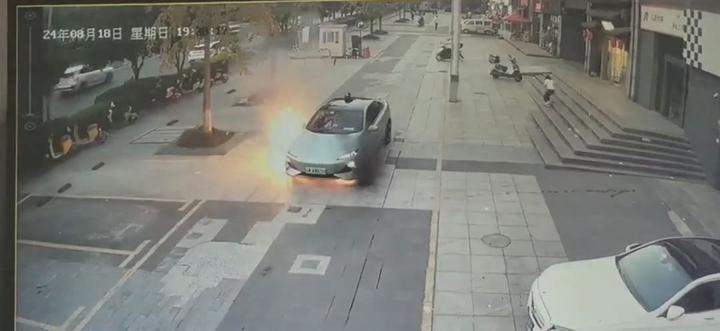 深蓝SL03起火，CEO亲自发文回应“25秒自行熄灭”！ - 知乎