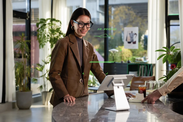 2499，AI浓度爆表！戴上这副眼镜，一句话点咖啡/实时翻译/AR导航全搞定 - 知乎