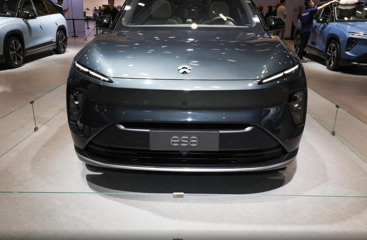 中大型SUV蔚来ES8对比宝马X5，动力差别较大，配置各有千秋 - 知乎