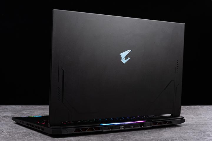 GIGABYTE AORUS 17X 开箱测评：综合测试分析 - 知乎