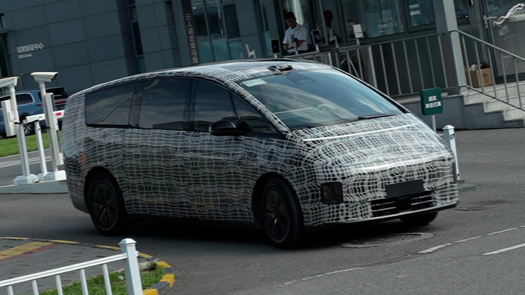 外观神似高铁车头？理想全新MPV曝光 基于800V平台打造！ - 知乎