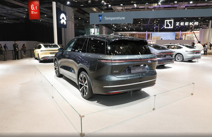 蔚来ES8对比宝马X5，两个时代的豪华，相似但重点不同 - 知乎